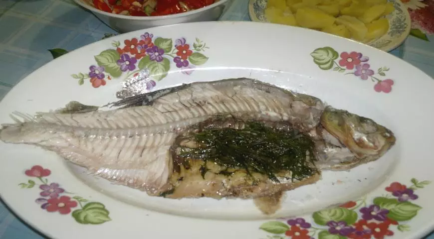 Foto resep memasak: Bream dipanggang dalam garam, langkah nomor 10