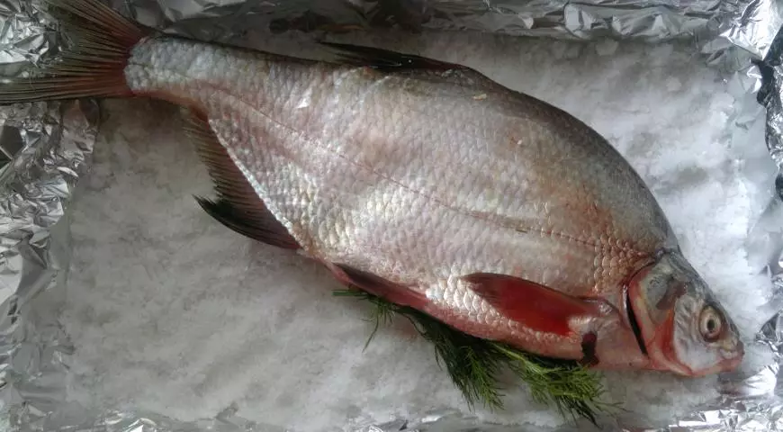 Photo Cooking Recipe: Bream Baked in Salt, Step No. 5