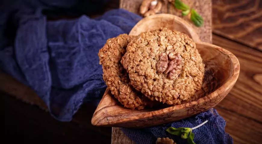 Oatmeal Cookies nrog Walnut