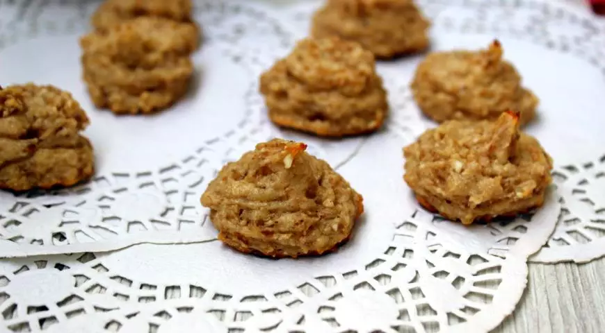 Cookies de quallada amb flocs de plàtan, poma i civada, recepta pas a pas amb fotos