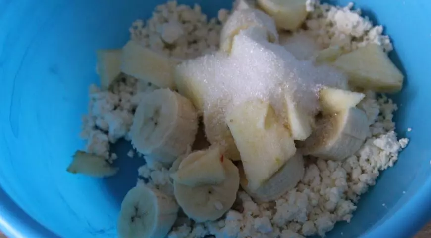 Aggiungi succo di limone e zucchero