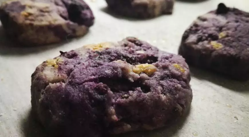 Purple cookie med hvit sjokolade, trinnvis oppskrift med bilder