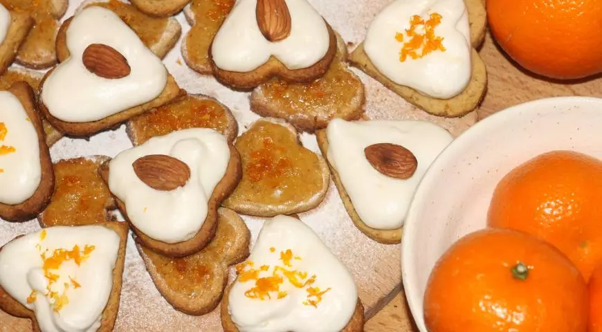 Hoe amandelcookies te koken met oranje souffle