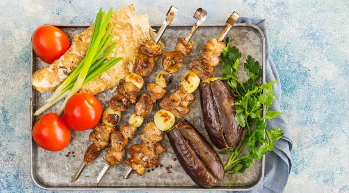 Stok Foto Memasak Resipi: Lamb Kebabs dengan Terung, Langkah Nombor 3