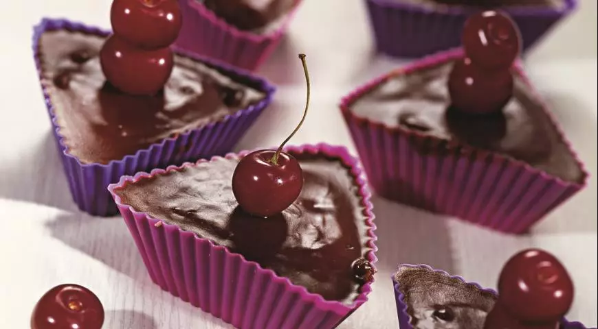 Cherry Chocolate Cupcakes, steg-för-steg recept med foton