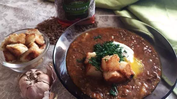 Msuzi wobiriwira lentil, njira yokhazikika ndi zithunzi