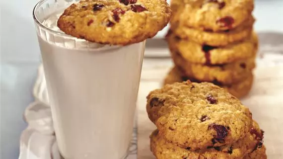 Galletas de avena con cereza, receta paso a paso con fotos.