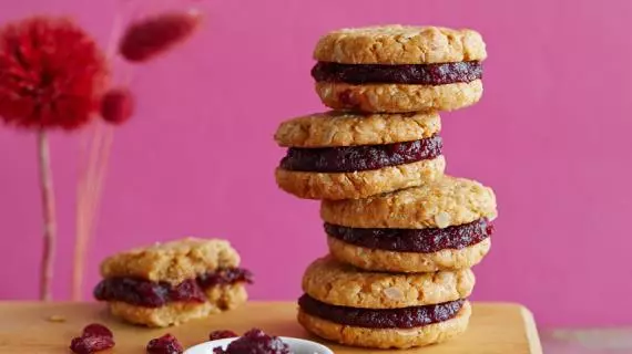 Biscoitos de aveia com cranberries e laranjas de Iraida Koryagina, receita passo a passo com fotos