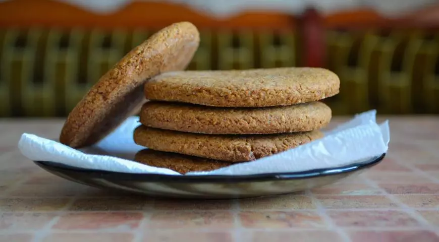 Oatmeal biscuits ng buong grain harina, step-by-step recipe na may mga larawan