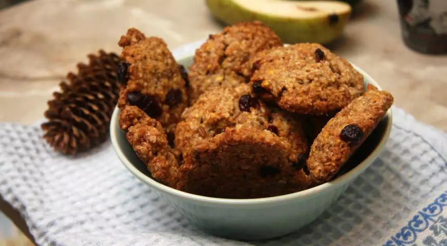 Ovsené vločky cookies s vyklíčenou pšenicou a brusnicou