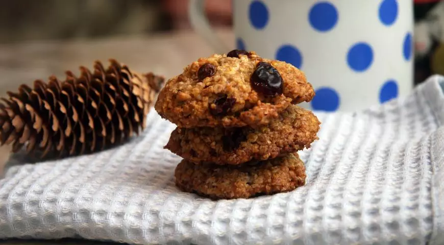 Pagluto sa mga oatmeal cookies nga adunay germined trigo ug cranberry