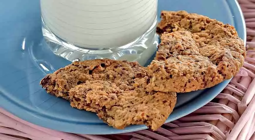 Biscoitos de aveia macia com receita de chocolate, passo a passo com fotos