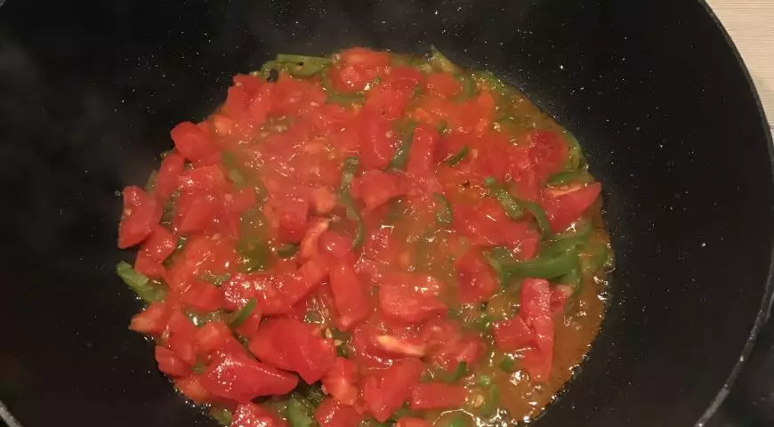 Fry tomatoes for omelet