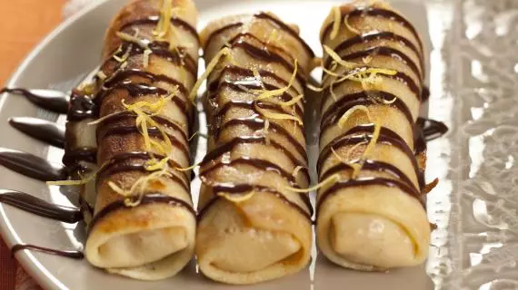 Pancakes sa Budapest, step-by-step recipe na may mga larawan