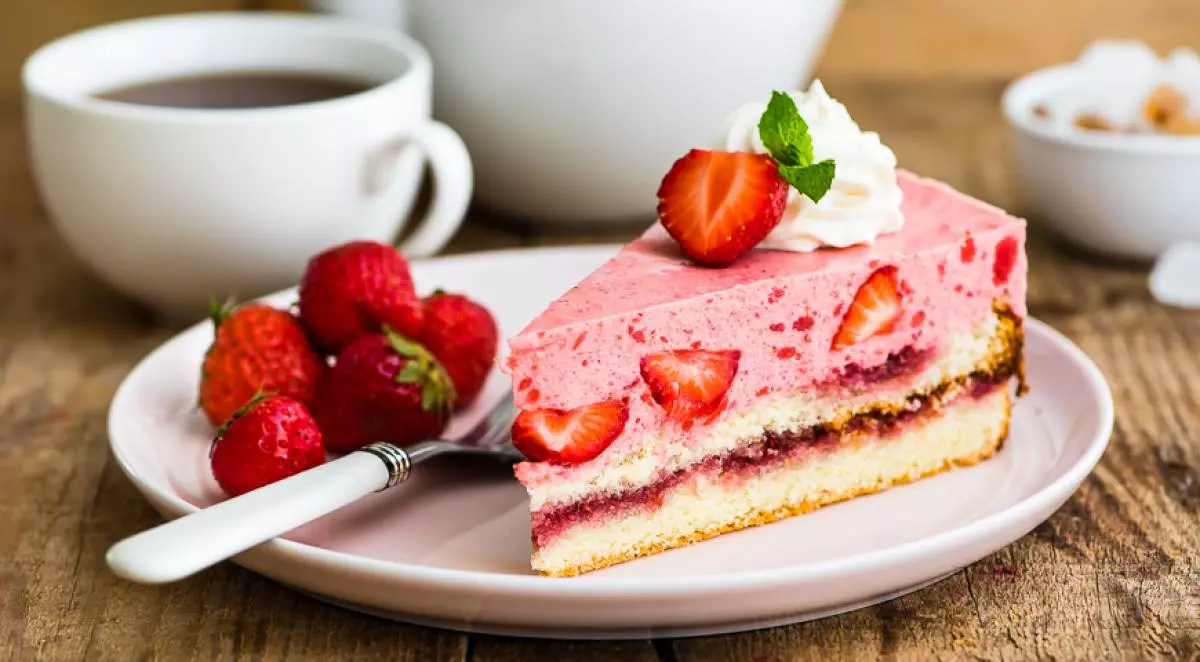 Yoghurt cake with strawberries, step-by-step recipe with photos