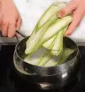 Photo of the preparation of the recipe: rolls of kefali and zucchini, step number 2