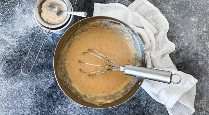 Stock Foto Recette de cuisson: Punky sans gluten de la farine de noix de coco, étape numéro 9