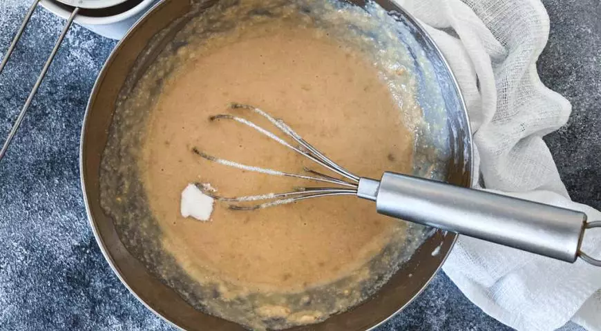 Stock Foto Recette de cuisson: Noix de coco sans gluten de la farine de noix de coco, étape numéro 10