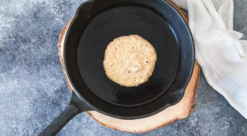 Voorraad Foto kook Resep: glutenvrye pannekoeke van klappermeel, stap №13