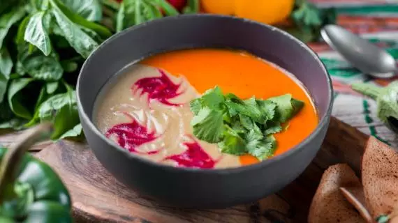 Sopa de creme de berinjela e pimenta, receita passo a passo com fotos