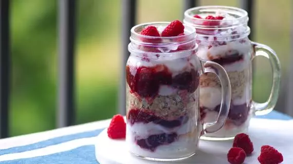 Ljetni jogurt sa zobenom kašem za Amelie