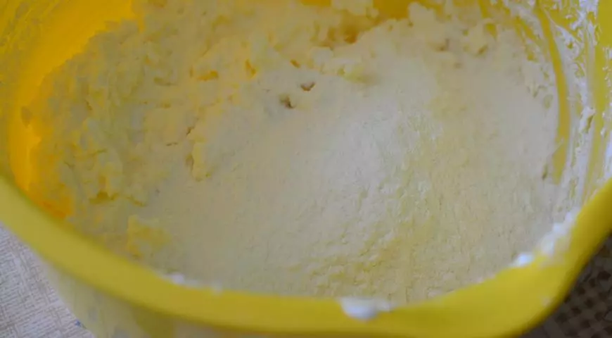 Margarine, foromaje hamwe nisukari ivanze