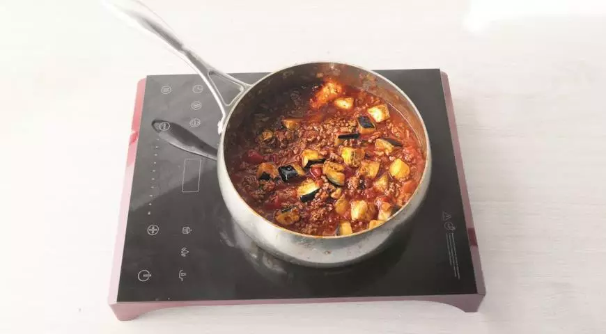 Photo Cooking Resepti: Turkki Musaku, jossa munakoisot ja tomaatit, vaihe numero 8