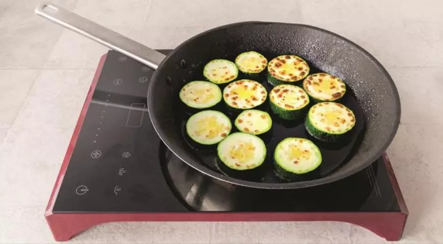 Foto madlavning Opskrift: Musaka med courgette, trin nr. 4