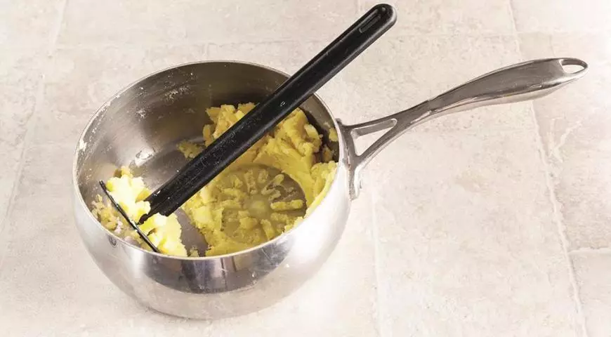 Рецептті дайындаудың фотосуреті: Болгариялық мусака, картоп пен шпинаттан, 1-қадам