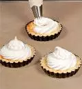 Foto van de voorbereiding van het recept: cheesecakes met meringue, stap nummer 6