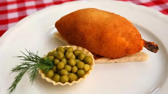 Si të gatuaj cutlets në Kiev