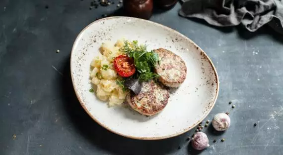 Cotolette di pollo con verdure al forno, ricetta passo-passo con le foto