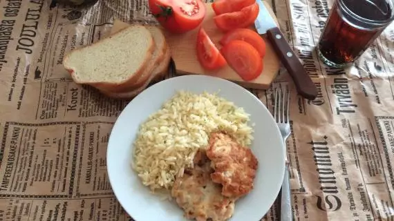 Costeletas de frango frito, receita passo a passo com fotos