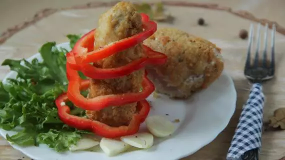 Cutlets sa Kiev, step-by-step recipe na may mga larawan