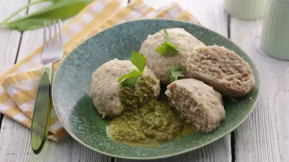 Costeletas de frango com molho verde, receita passo a passo com fotos