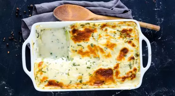 Casserole o zucchini ma sisi, sitepu-i-sitepu fua ma ata