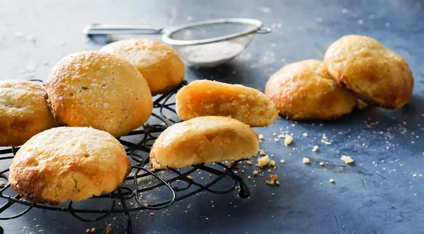 Galetes amb melmelada de pinya a l'interior, fresc abans de l'alimentació