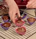 Voorraad Foto kook resep: muffins met sjokolade, stap nommer 6