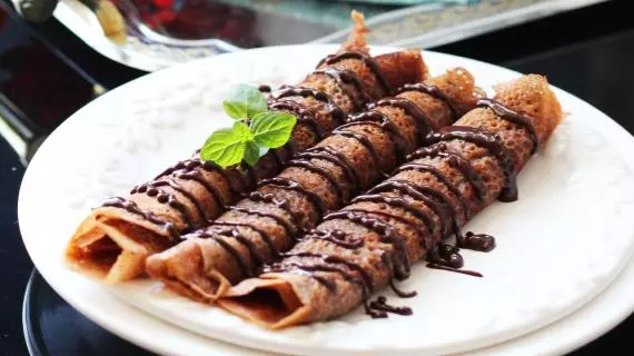 Crepes sô cô la Pháp với nước sốt Ramberry, công thức từng bước với hình ảnh