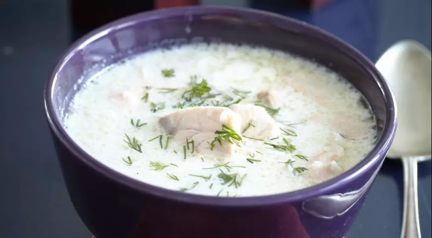 Zuppa di crema con antonovka e salmone