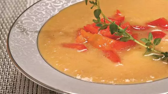 Sopa de salmón enlatada, receita paso a paso con fotos