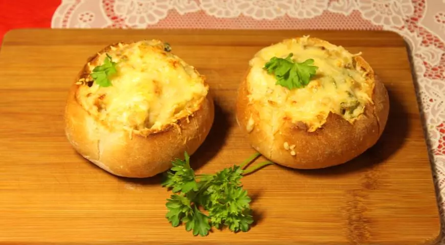 Sour Cream- পনির সস অধীনে Bun