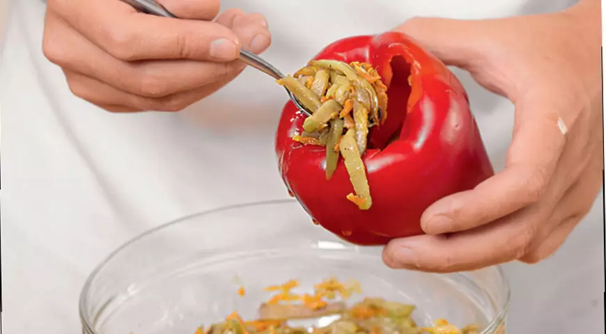 Stock Foto Cooking Oppskrift: Pepper fylt med eggplanter, trinn №4