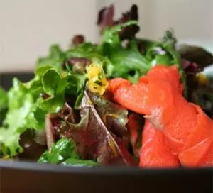 Bloemkool en zalm salade, stap-voor-stap recept met foto