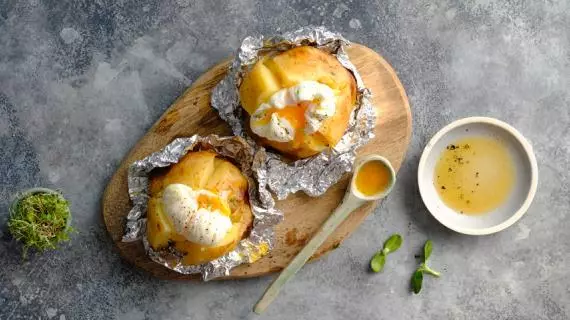 Sarapan musim gugur yang lezat dan bergizi dengan sayuran