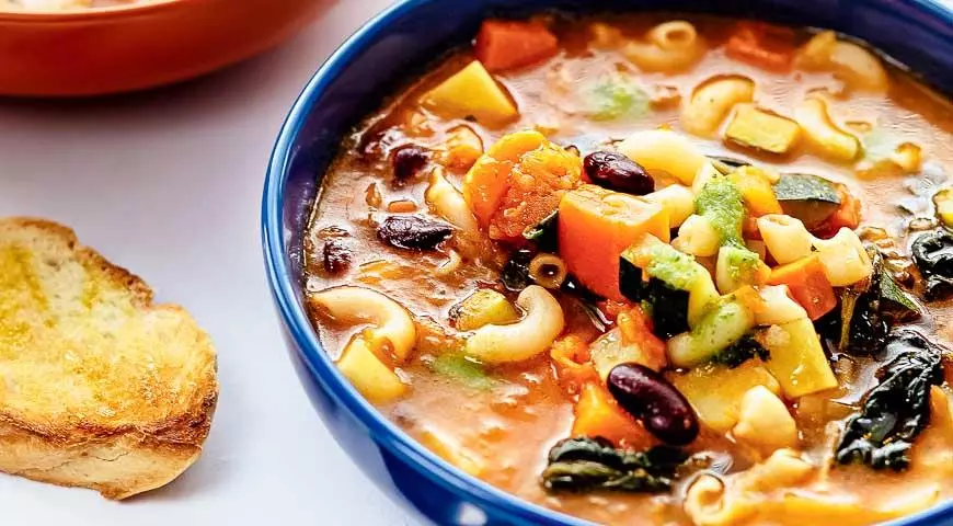 Minestrone dengan biji, resep langkah demi langkah dengan foto