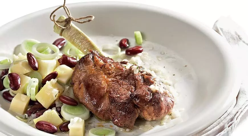 Baranium Cutlet with potato salad and red beans