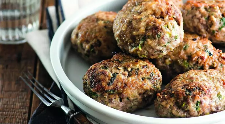 Costoletas de porco com verdes, receita passo a passo com fotos