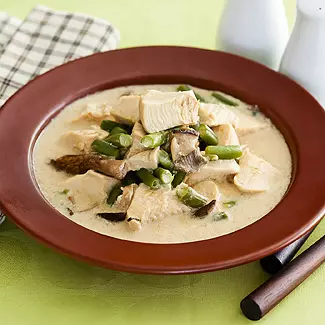 Pouletrussen an engem luesen Kachkëscht, Schrëtt-By-By-Rezept mat Fotoen