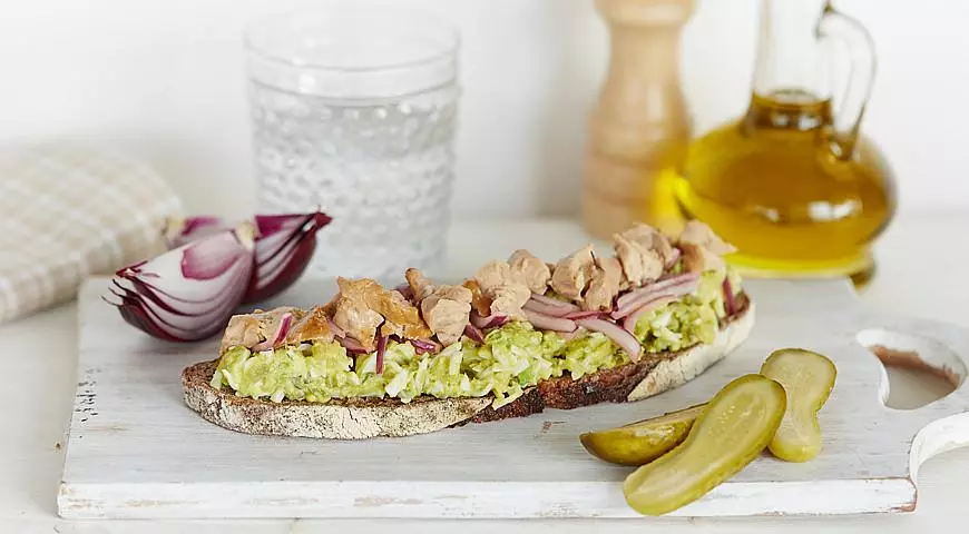 Sandwiches tare da qwai, cod hanta da avocado, girke-girke mataki-mataki tare da hotuna